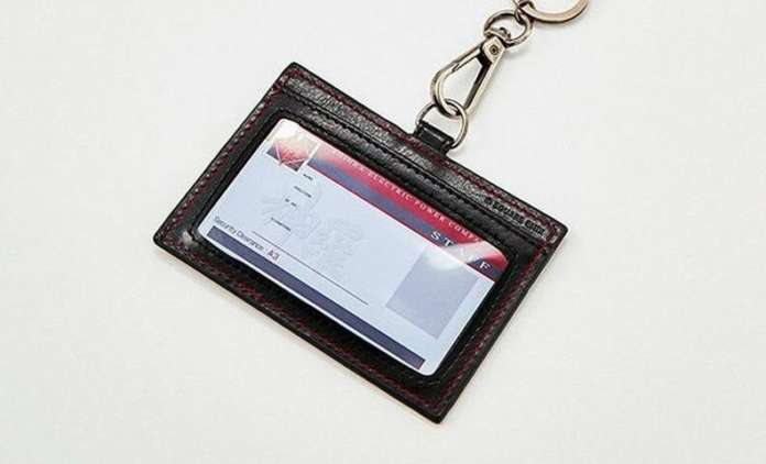 Final Fantasy VII Remake: Parka und Shinra ID-Card - PS4source
